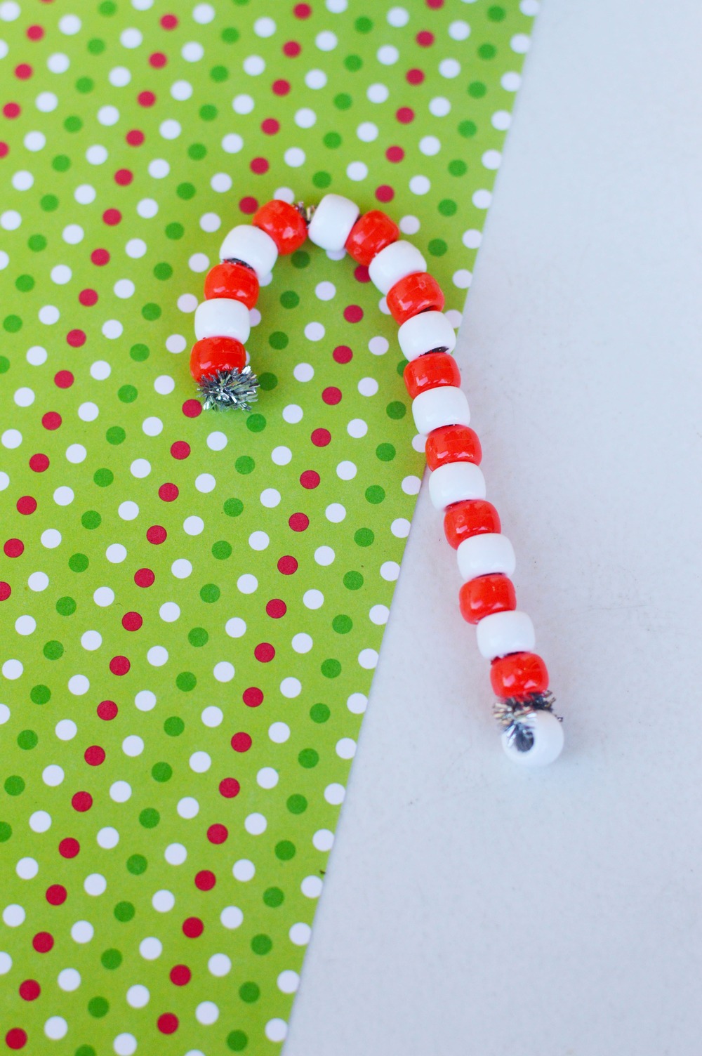 How to Make Pipe Cleaner Candy Canes - Mimosas & Motherhood